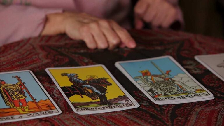 Shuffle Tarot Cards - Tarot Reading